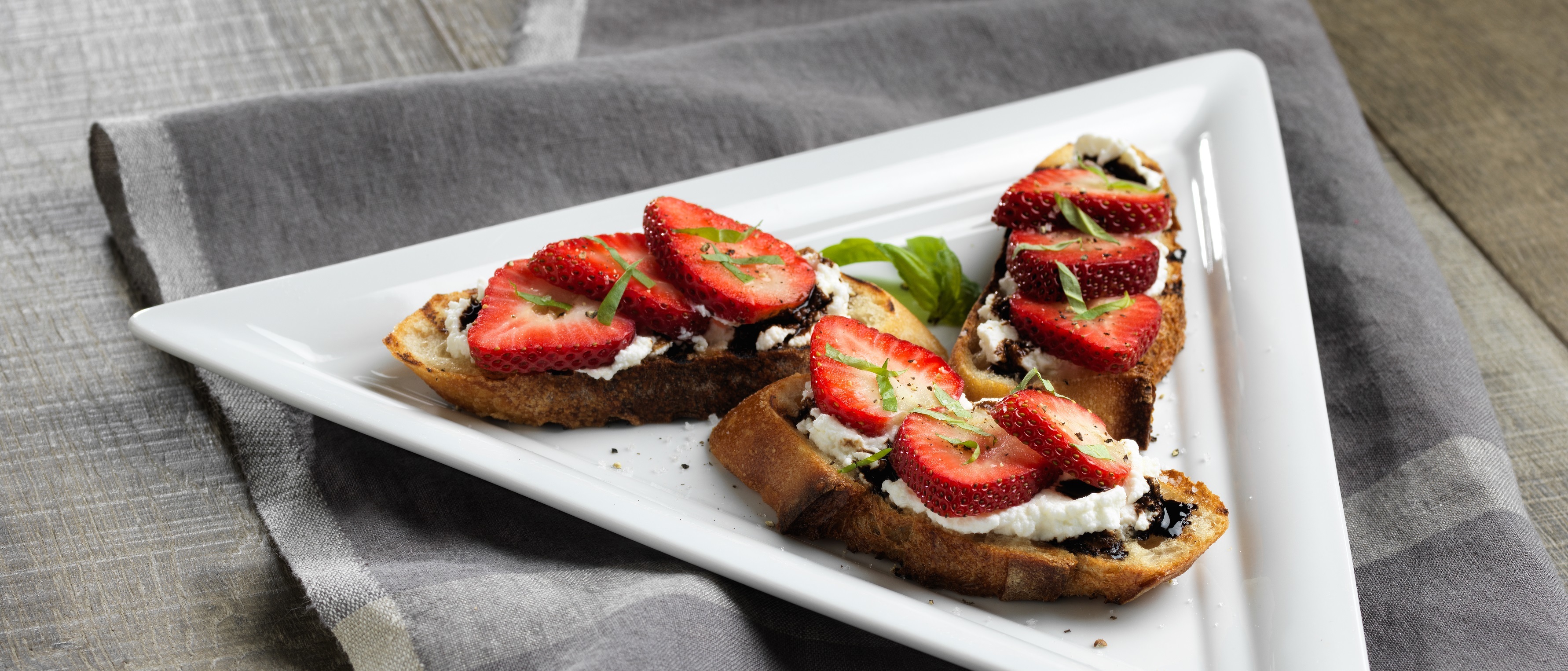 Balsamic Strawberry Crostini - Foxy Fresh Produce